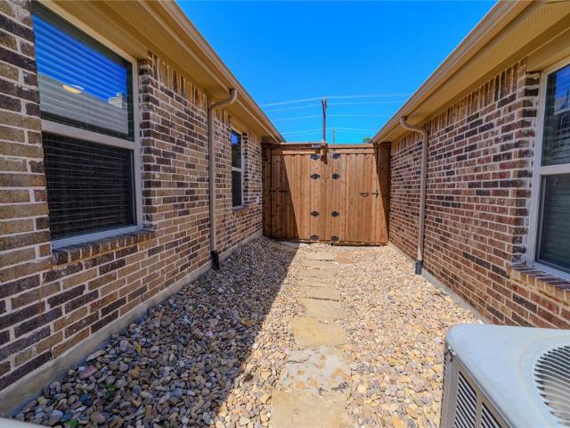 3 BR, 2 BA in Aubrey