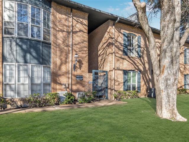 3 BR, 2 BA in Dallas