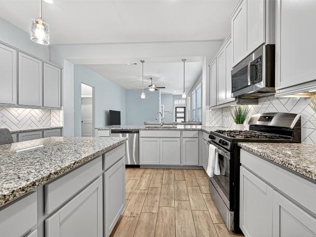 3 BR, 2 BA in Dellrose