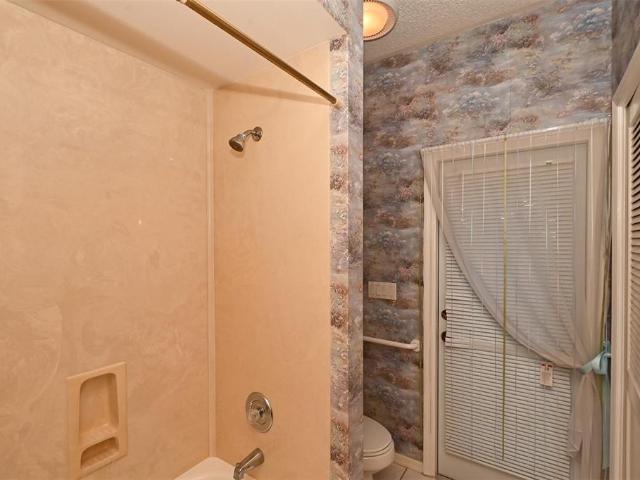 3 BR, 2 BA in Sarasota