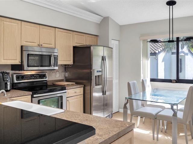 3 BR, 2 BA in Parkland
