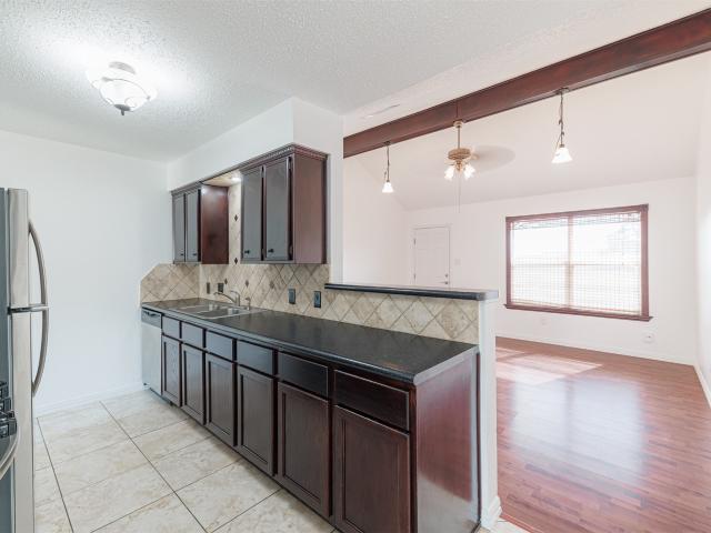 3 BR, 2 BA in Rosenberg
