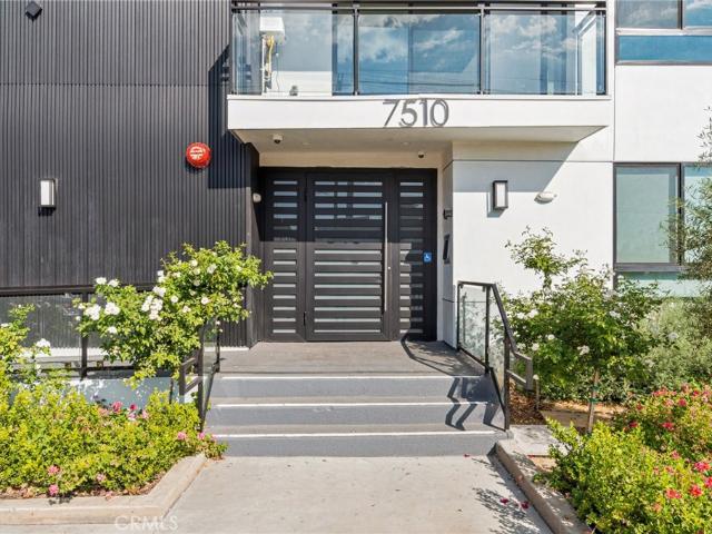3 BR, 2 BA in Van Nuys