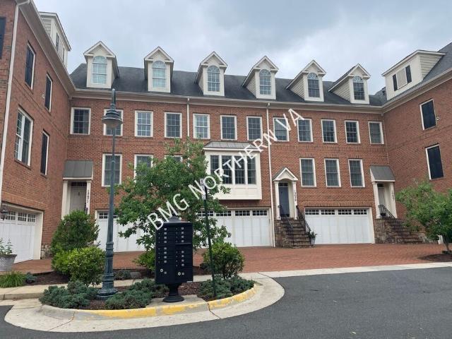 3 BR, 3.5 BA Apartment 10679 Yorktown Ct, Fairfax, VA 22030