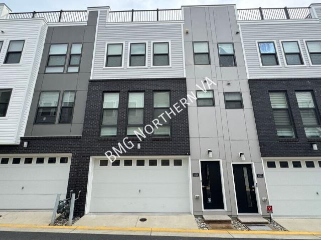 3 BR, 3.5 BA Apartment 1021 S Taylor Ct, Arlington, VA 22204