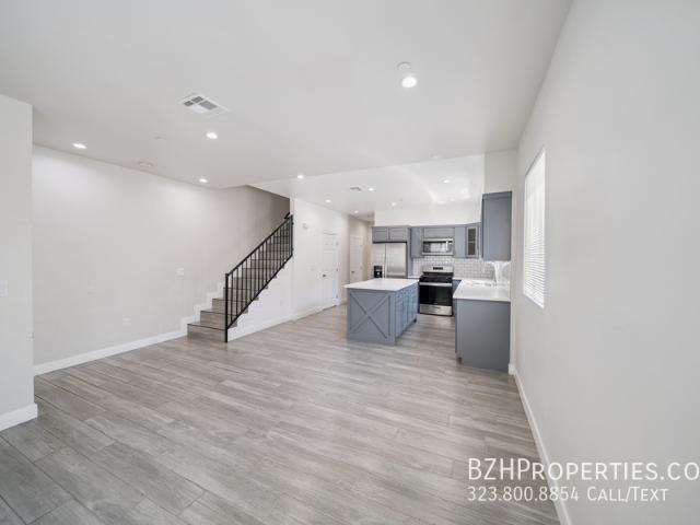 3 BR, 3.5 BA Apartment 1123 Browning Blvd, Los Angeles, CA 90037