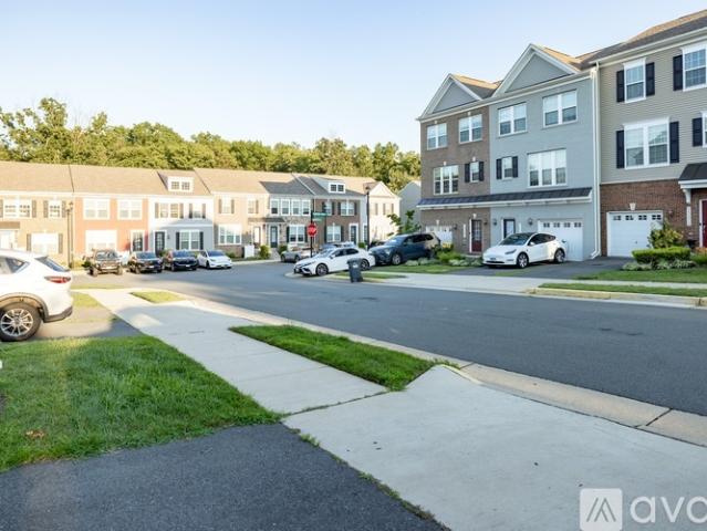 3 BR, 3.5 BA Apartment 15275 Cartersville Court, Unit N/A, Haymarket, VA 20169
