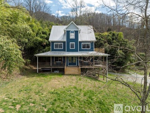 3 BR, 3.5 BA Apartment 22 Pear Tree Ln, Leicester, NC 28748