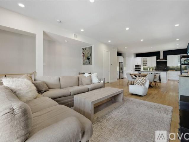 3 BR, 3.5 BA Apartment 2421 Throckmorton St, Unit 2421, Dallas, TX 75219