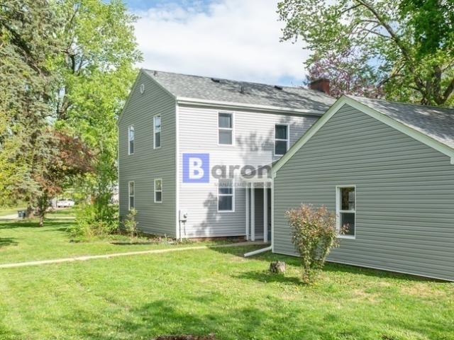 3 BR, 3.5 BA Apartment 2505 S Twyckenham Dr, South Bend, IN 46614