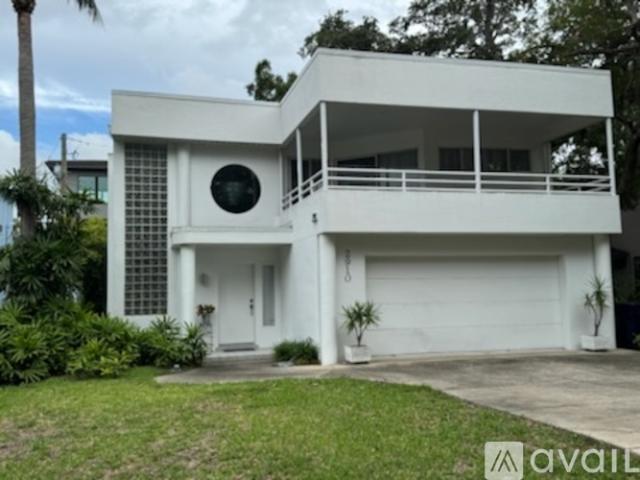3 BR, 3.5 BA Apartment 2910 West Bay Villa Avenue, Tampa, FL 33611
