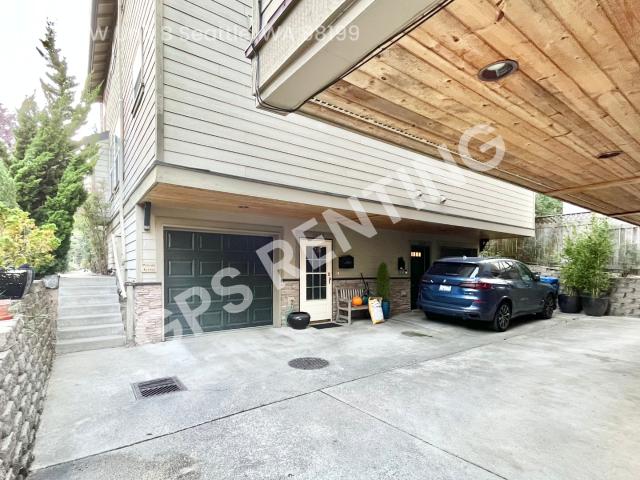 3 BR, 3.5 BA Apartment 3012 21st Ave W, Seattle, WA 98199