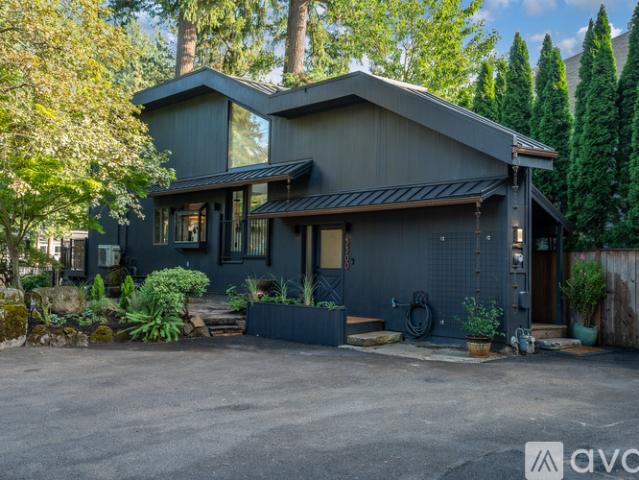 3 BR, 3.5 BA Apartment 3300 South Shore Boulevard, Lake Oswego, OR 97034