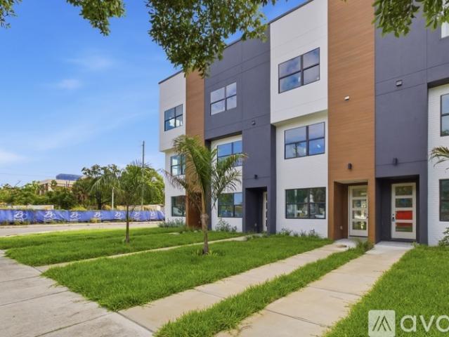 3 BR, 3.5 BA Apartment 375 13 Th St N, Unit 2, St. Petersburg, FL 33705