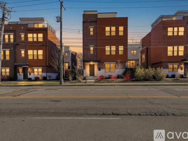 3 BR, 3.5 BA Apartment 3912 Edwards Rd, Cincinnati, OH 45209