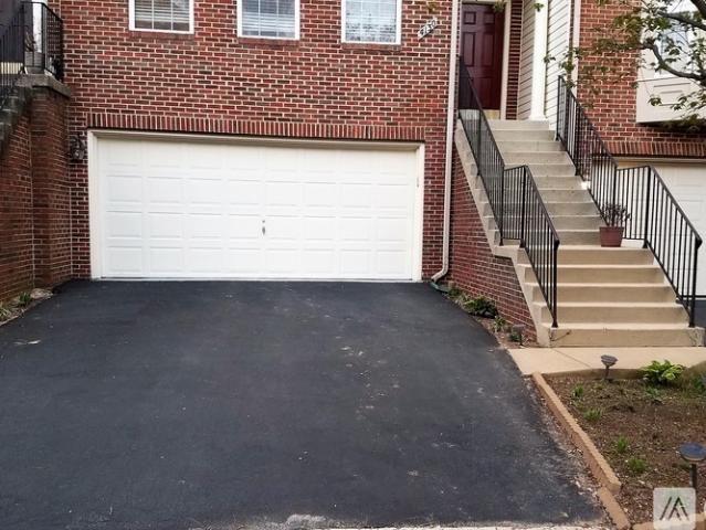 3 BR, 3.5 BA Apartment 4130 Leclair Court, Unit 4130, Fairfax, VA 22033