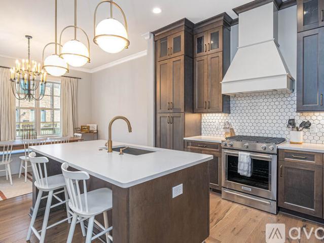 3 BR, 3.5 BA Apartment 508 Altamaha St, Savannah, GA 31401