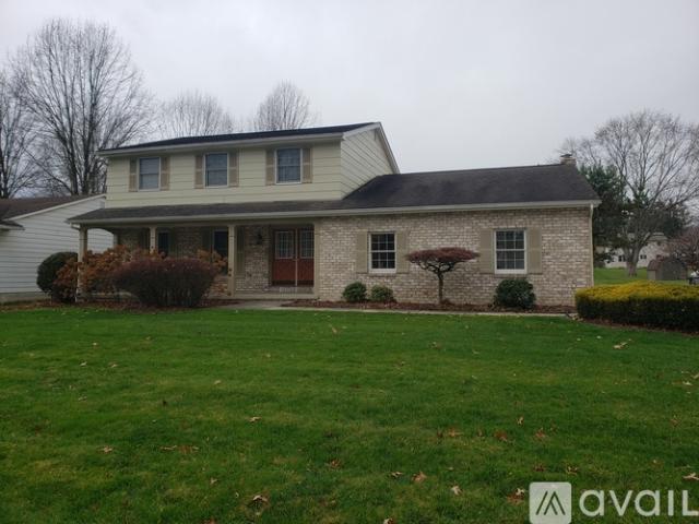 3 BR, 3.5 BA Apartment 5660 Sharon Drive, Youngstown, OH 44512