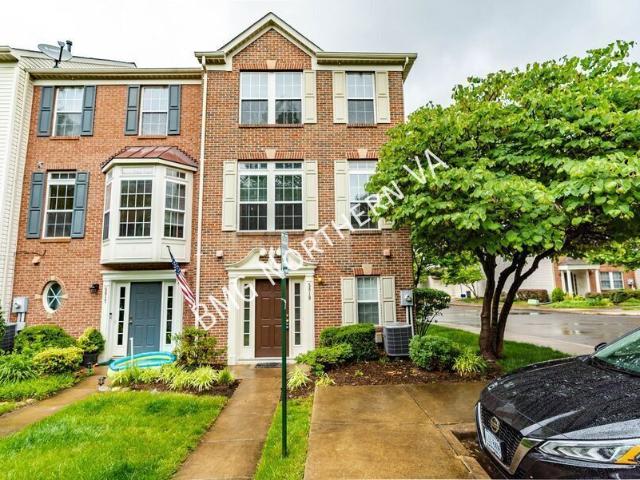 3 BR, 3.5 BA Apartment 5819 PEARSON LANE, ALEXANDRIA, VA 22304