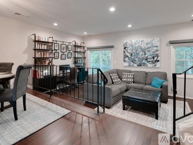 3 BR, 3.5 BA Apartment 6006 Sweet Dale Court, Unit 6006, West Springfield, VA 22152