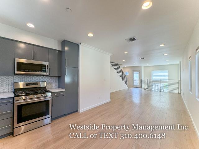 3 BR, 3.5 BA Apartment 6548 1/2 La Mirada Ave Los Angeles, CA 90038