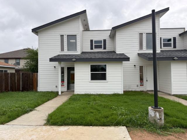 3 BR, 3.5 BA Apartment 7651 Oak Chase, San Antonio, TX 78239