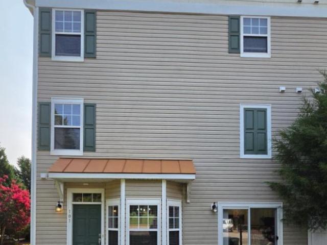 3 Br, 3 bath, Townhouse 2211 Valley Edge Dr