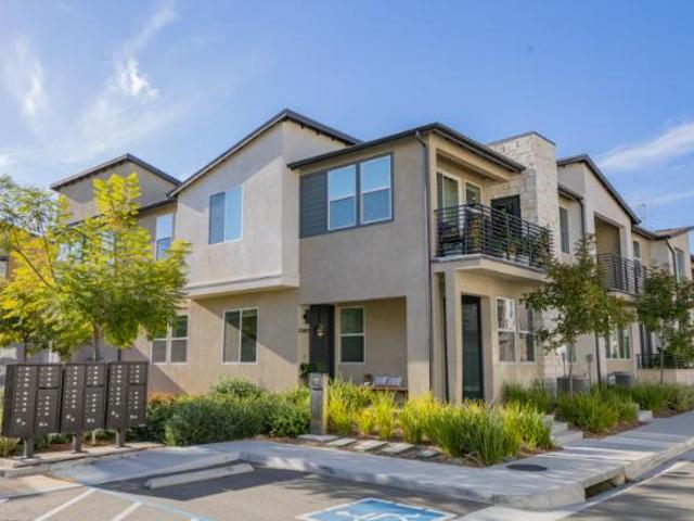 3 Br, 3 bath, Townhouse/Brownstone/RowHouse 10450 Galen Way
