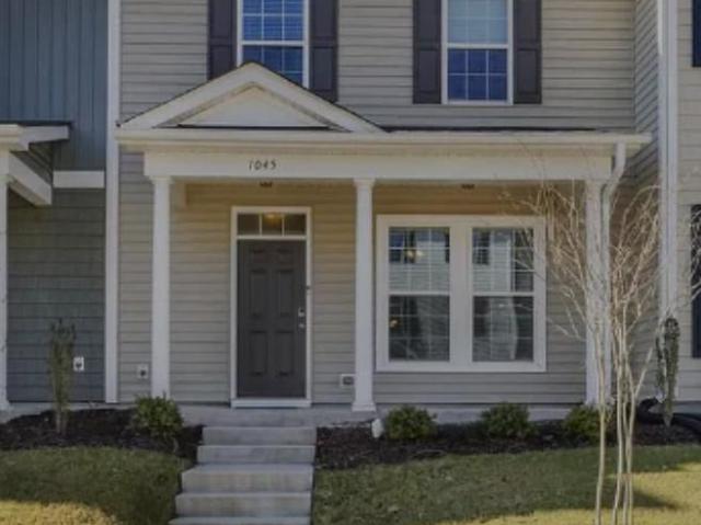 3 Br, 3 bath, Townhouse/Brownstone/RowHouse 1045 Myers Point Dr