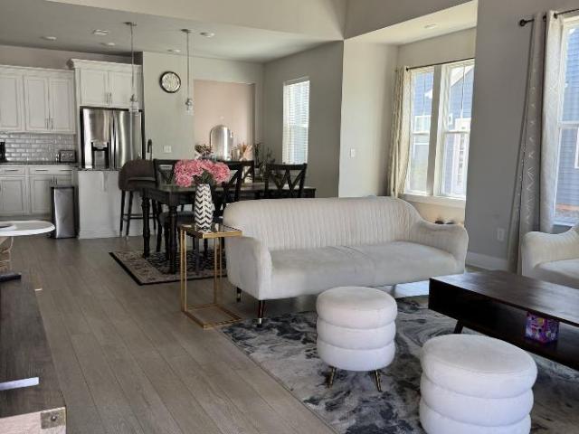 3 Br, 3 bath, Townhouse/Brownstone/RowHouse 104 Greensdale Ln