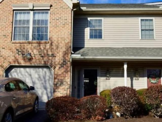 3 Br, 3 bath, Townhouse/Brownstone/RowHouse 104 Hunter Ridge Dr
