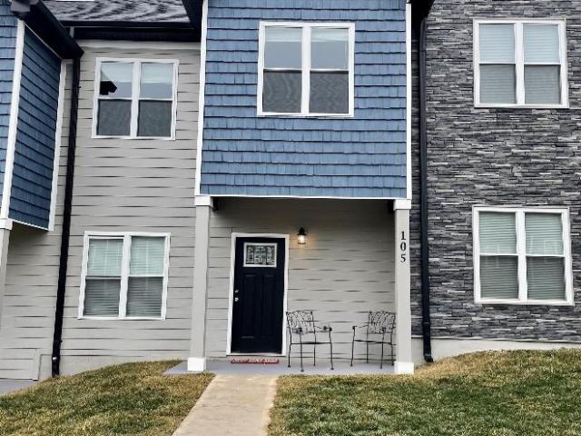 3 Br, 3 bath, Townhouse/Brownstone/RowHouse 105 Emanuel Court