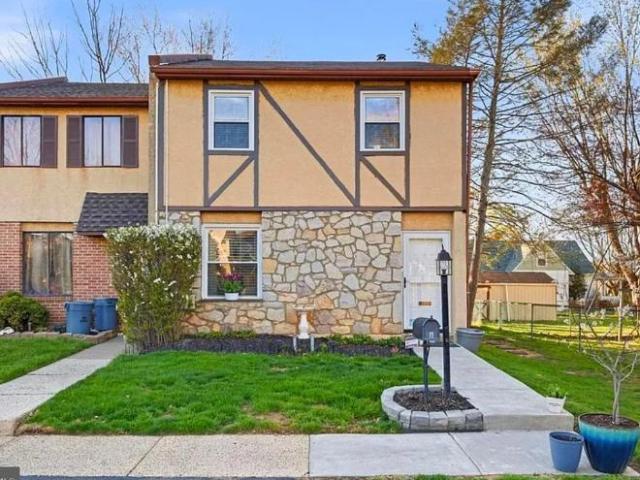 3 Br, 3 bath, Townhouse/Brownstone/RowHouse 1000 Jacksonville Rd