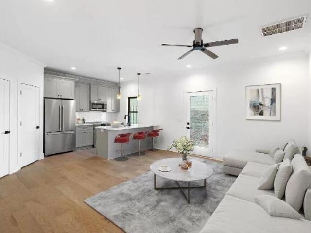 3 Br, 3 bath, Townhouse/Brownstone/RowHouse 1004 Green Ave