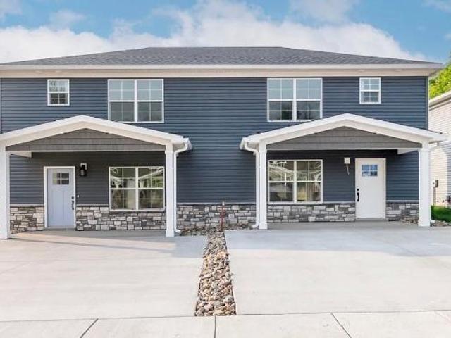 3 Br, 3 bath, Townhouse/Brownstone/RowHouse 1004 Sweet Amy Way