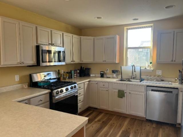 3 Br, 3 bath, Townhouse/Brownstone/RowHouse 100 Lakeside Ct