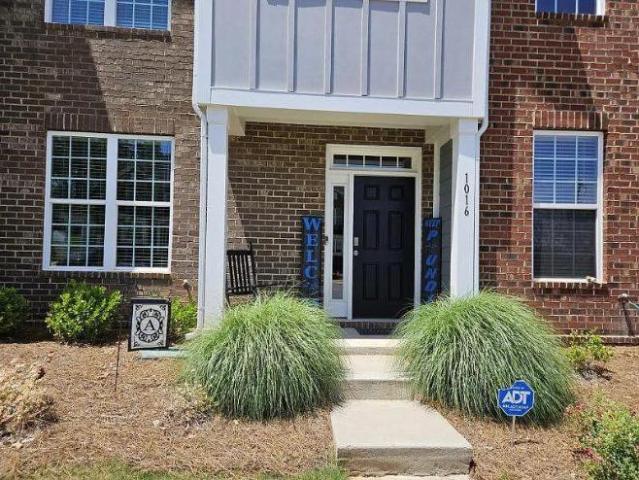 3 Br, 3 bath, Townhouse/Brownstone/RowHouse 1016 Beatty Woods Drive