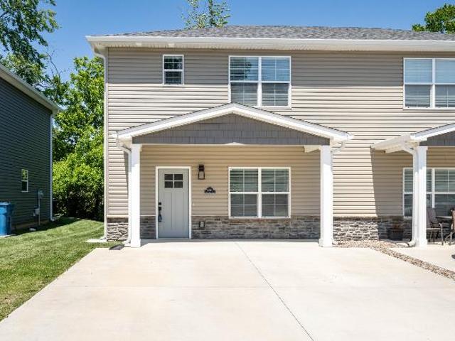 3 Br, 3 bath, Townhouse/Brownstone/RowHouse 1026 Sweet Amy Way