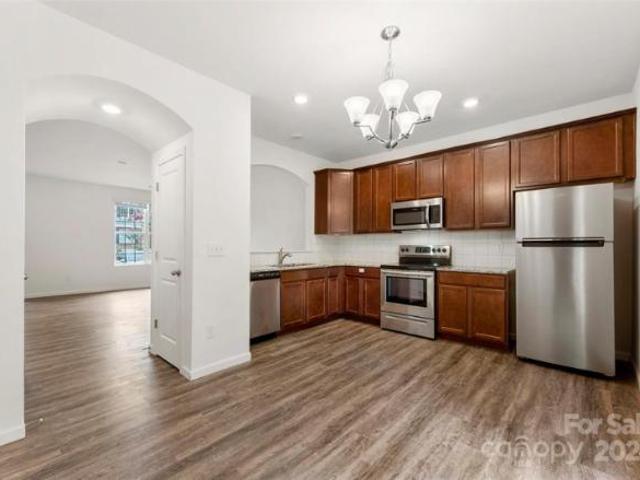 3 Br, 3 bath, Townhouse/Brownstone/RowHouse 1030 Beatty Woods Dr