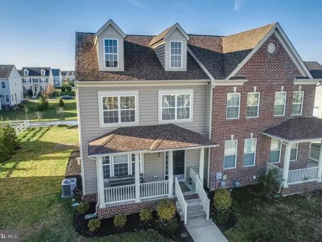 3 Br, 3 bath, Townhouse/Brownstone/RowHouse 1036 E Davinci Dr
