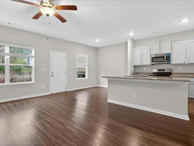 3 Br, 3 bath, Townhouse/Brownstone/RowHouse 115 Brexley Drive