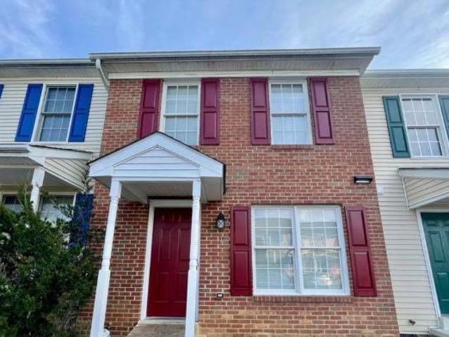 3 Br, 3 bath, Townhouse/Brownstone/RowHouse 116 Commerce Dr