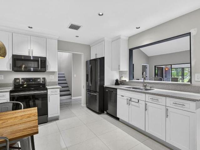 3 Br, 3 bath, Townhouse/Brownstone/RowHouse 11894 Donlin Drive
