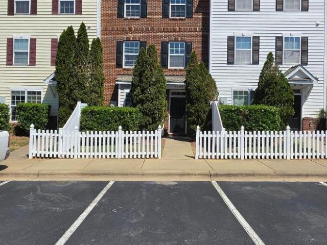 3 Br, 3 bath, Townhouse/Brownstone/RowHouse 1111 Consortium Drive