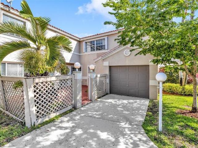 3 Br, 3 bath, Townhouse/Brownstone/RowHouse 11163 Chandler Dr