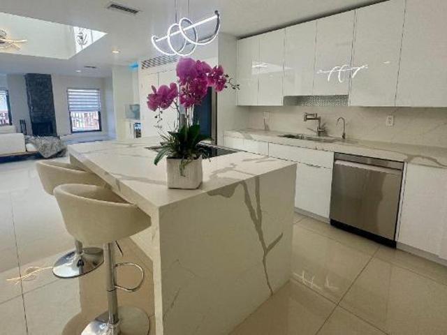 3 Br, 3 bath, Townhouse/Brownstone/RowHouse 1127 Boca Cove Lane