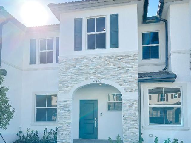 3 Br, 3 bath, Townhouse/Brownstone/RowHouse 12432 Northwest 23rd Court