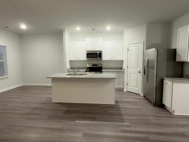 3 Br, 3 bath, Townhouse/Brownstone/RowHouse 124 Brexley Dr