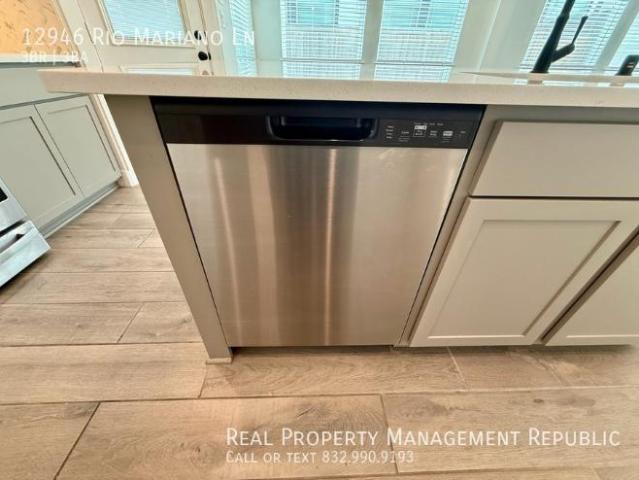3 Br, 3 bath, Townhouse/Brownstone/RowHouse 12946 Rio Mariano Ln