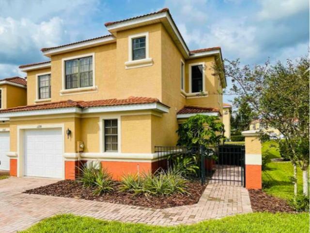 3 Br, 3 bath, Townhouse/Brownstone/RowHouse 1298 Clove Dr